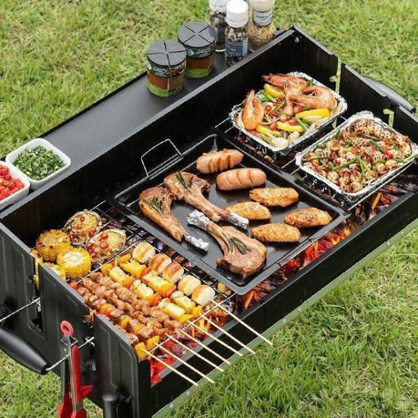 【大型bbq コンロ】アウトドアキャンプ、海辺、ご自宅の庭、屋上など様々なシチュエーションで、家族、友達と一緒にゆったり食事を楽しめ、気軽に本格な調理を楽しめるスタンダード式8-15人用大型ベーべキューコンロです。折りたたみ収納のサイズはわ...