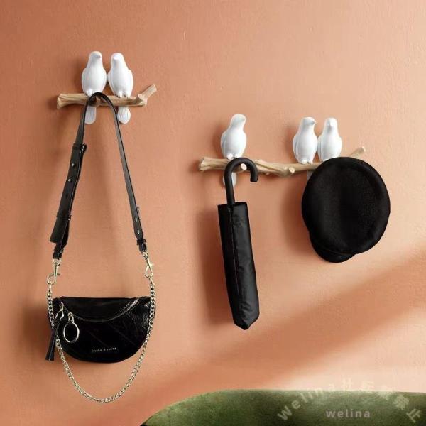 素材：樹脂　環境にやさしく、防水防腐。表面が滑らかで服や鞄などを傷つけない。シンプルな北欧風格、可愛い鳥が上に立っている。壁フック用のほか、装飾品にもなる。部屋の雰囲気をお洒落、芸術的にセンスアップ！洋服、コート、マフラー、帽子、鞄などいろ...