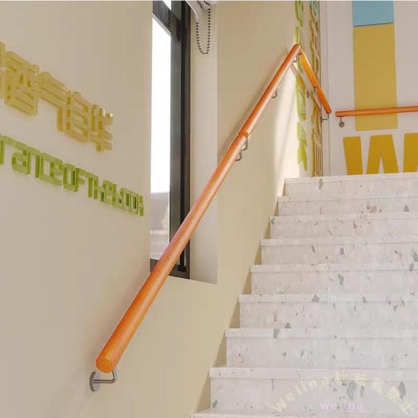 高品質の固体木材：木製の手すりは無垢材でできており、透明で美しい質感があり、丸太の自然な質感、完全で滑らかな線、耐摩耗性、耐久性、強力な支持力、耐久性、環境保護のある表面を保持しています吸水に強く、お手入れも簡単なコーティングです。 安全性...