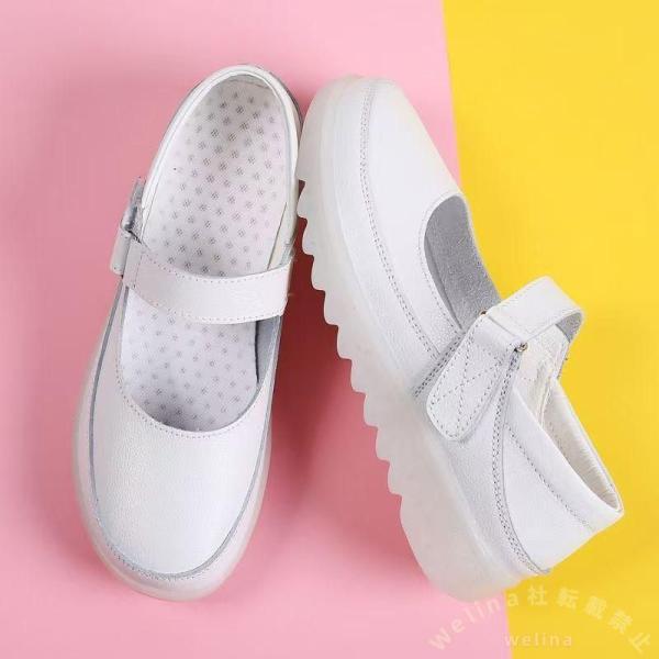 商品情報メイン素材アッパー：革　通気性アッパーは通気性が良いレザーを採用して、通気性がアップ！インソールは足にやさしくフィットし通気性もよいカップインソール設計にして、汗も早速に排出できて、優しくて快適な歩行を実現しています。抗菌防臭の靴環...