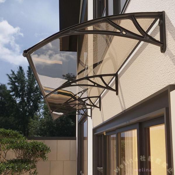 【強くて丈夫な素材】高品質の雨よけは、PC耐久ボード厚さは約2.5mm、ブラケットが高品質のアルミニウム合金作られ、防錆、雨や雪の保護、難燃性、強い耐衝撃能力、軽量、遮音、変形しにくく、経年変化に強く、強力な支持力があります。衣類乾燥を容易...
