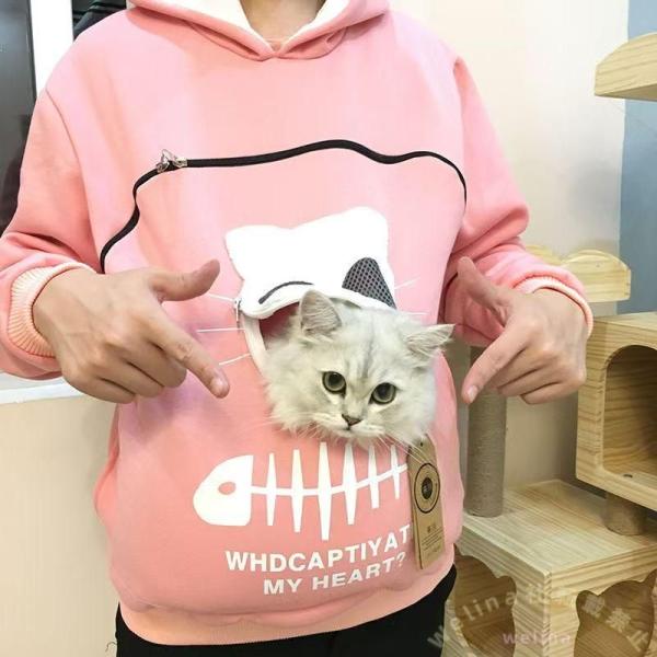 猫や犬（小型犬）、小さい動物を入れるためのパーカーです☆その為に作られているので、ちょっと不恰好!?な気もしてしまいますが、「猫（犬）を入れたい！」からイイのです！猫様犬様が快適ならば、人間は二の次商品詳細■素材：ポリエステル※備考●実寸は...