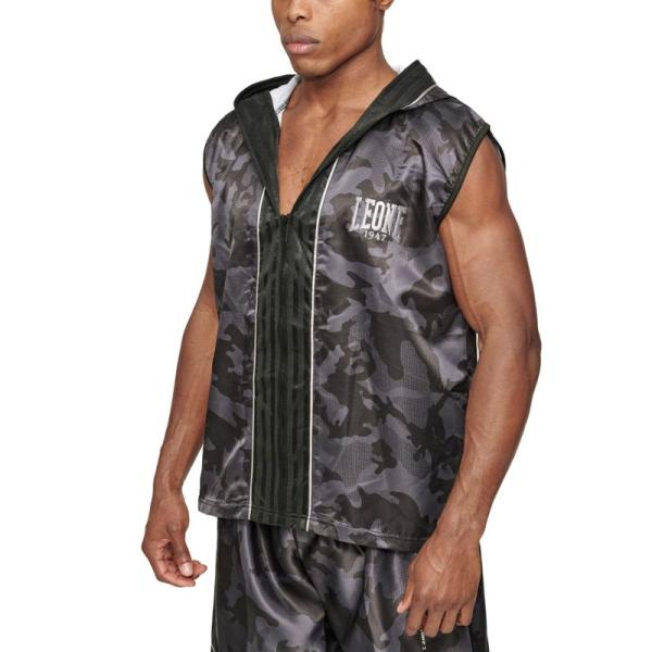 【商品名】　LEONE 1947 スポーツ トレーニング ガウン ユニセックス CAMOBLACK SLEEVELESS BOXING GOWN 袖なし 【商品説明】　・サイズ：S/M（胸周り 88~96cm）・スリーブレス・フロントジッパ...