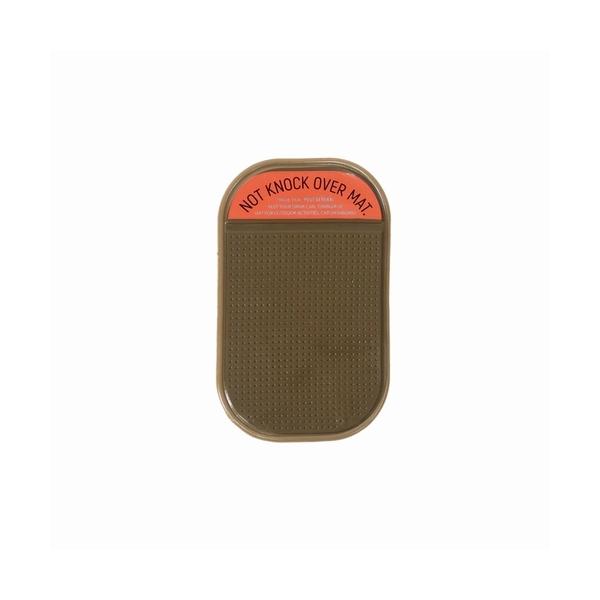風が強くて紙コップや紙皿が飛んでしまう。クーラーボックスの上に置いたビール缶を倒してしまう。そんなあるあるシーンにお勧めの「NOT KNOCK OVER MAT=倒れないマット」粘着性のあるPUゲル素材は、鉄や樹脂、ガラスなど様々な素材に粘...