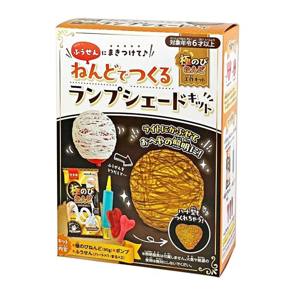 ふうせんにねんどを巻き付けてランプシェードをつくるキットです。極のびねんどは「強粘性軽量粘土」で糊剤を多く含んでいるので、ふうせんのような表面が滑らかなものにもきれいに付きます。強粘性でも手はベタつかないのが特徴です。ふうせんはハート型が1...
