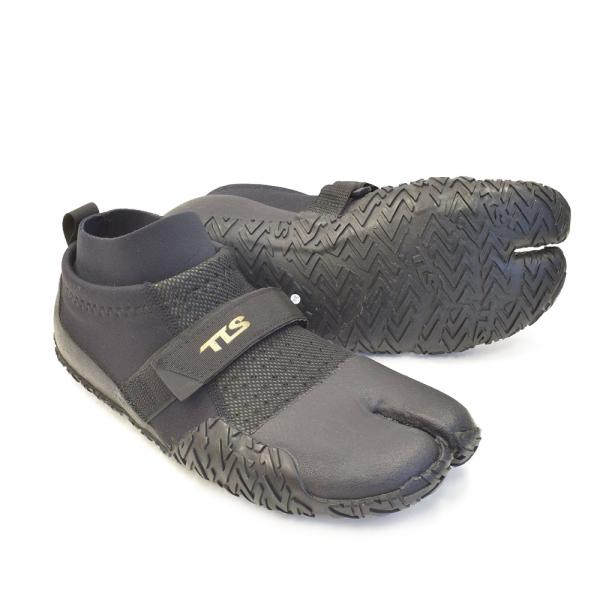 【TLS REEF BOOTS 2 mm｜リーフブーツ】・ヒールストラップ付きのため脱ぎやすい・高い安全性を実現したラジアルソール・グリップにこだわったTLSオリジナルソールパターン・運動性を損なわない指割れデザイン・フィット感と着脱しやす...