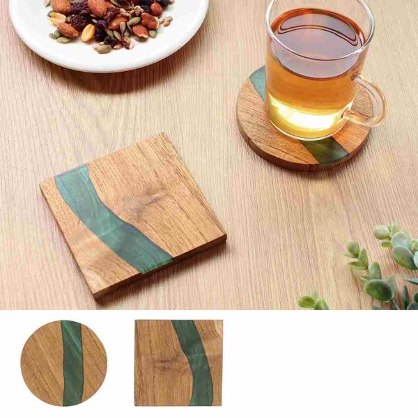 大河を閉じ込めたダイナミックなデザインウッドに澄んだブルーレジンを閉じ込めたコースターまるで大河の一部を切り取った様なデザインがテーブルウェアを彩ります。生産地 インドネシアサイズラウンド：約φ9.5cmスクエア：約9.5×9.5cm