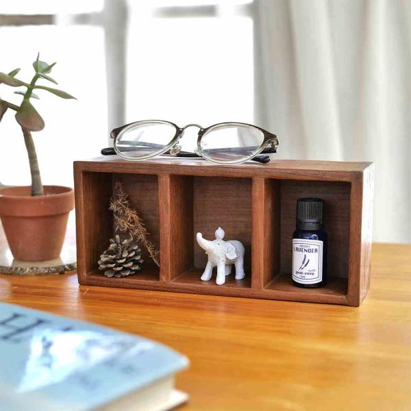 縦でも、横でも自由に使えるディスプレイボックス！チーク材でできた3口ボックス。小物をかわいくディスプレイすることができる、インテリアアイテム。お部屋や店舗のインテリアに、自然素材ならではのあたたかみとアクセントをプラスしてくれます。※木の自...