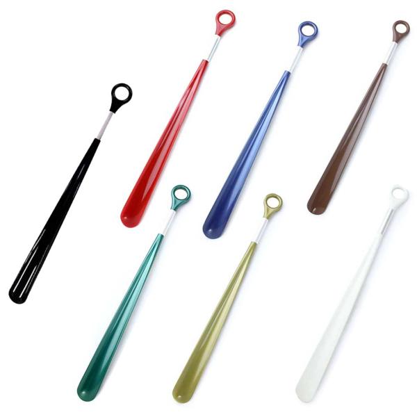 色数豊富なカラフルなシューホーン 靴べらです。長さ　約49.5cm■商品詳細■素材本　体 ： ポリプロピレン樹脂パイプ ： アルミニウム銀メッキJANコードクロ　　　4971671183346シロ　　　4971671183384ゴールド　4...