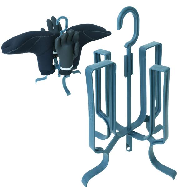 【 TLS DRY STAND HANGER 】冬サーフィンの必需品であるサーフブーツやグローブなどの小物を干すことができるハンガー。吊り下げて使うことも、床に置いて使うこともできる「2 WAY」ハンガー。■ 仕様・サーフブーツとグローブを...