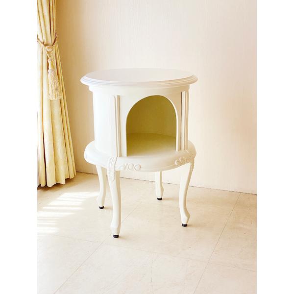 大切な家族がくつろぐ為の空間を製作しました。お客様のご希望のサイズ、彫刻デザインで製作する事が可能です。プリンセススタイルのインテリアを演出するロココ調のオーダー家具です。※お客様のお好みの彫刻、カラーを施す事が可能でございます。※サイズ、...