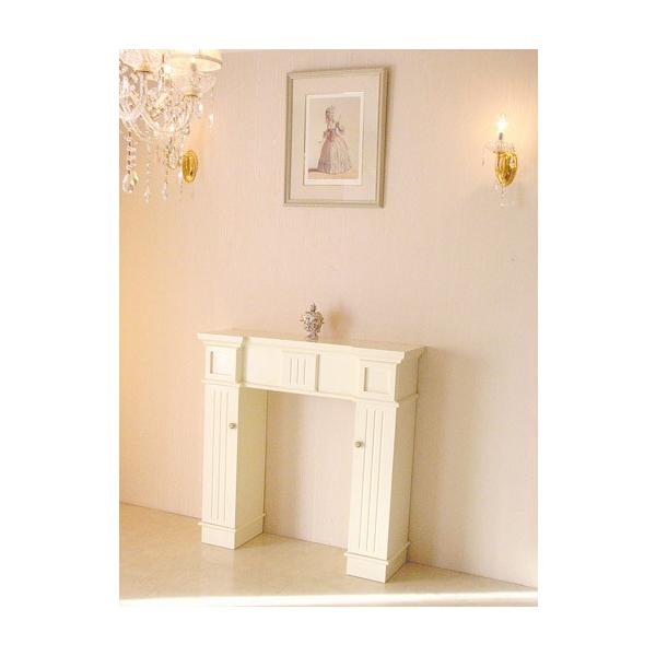 人気のスクエアタイプのマントルピースを扉付きでお作り致しました。扉を開けると収納スペースがあり、急な来客でも、すぐに対応できます。絵や鏡を飾ったり、キャンドルやランプをシンメトリーに置くことで簡単に壁のデコレーションができます。マントルピー...