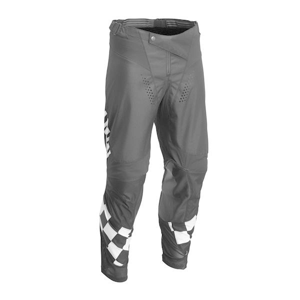 ベストセラーMXウエアのPHASEシリーズをベースに、クラシカルなデザインを取り入れたHALLMANパンツ。ヴィンテージ感のあるデザインは、ＭＸに限らず、タウンユースなど様々なスタイルに合わせやすいオススメの逸品！・アクティブなライディング...