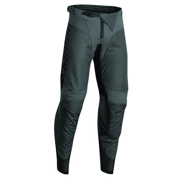ベストセラーMXウエアのPULSEシリーズをベースに、クラシカルなデザインを取り入れたHALLMANパンツ。ヴィンテージ感のあるデザインは、ＭＸに限らず、タウンユースなど様々なスタイルに合わせやすいオススメの逸品！・アクティブなライディング...