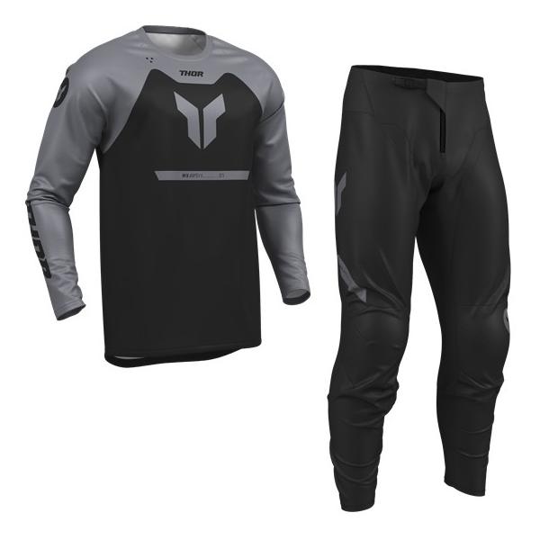 コストパフォーマンスに優れたモデル。リラックスフィット[ジャージ]・100% ポリエステル生地を使用。・発汗性に優れ、ライダーの動きやすさをサポート。[パンツ]・ストレッチ素材と非ストレッチ素材を使用し、快適な着心地を提供。・動きやすさと耐...