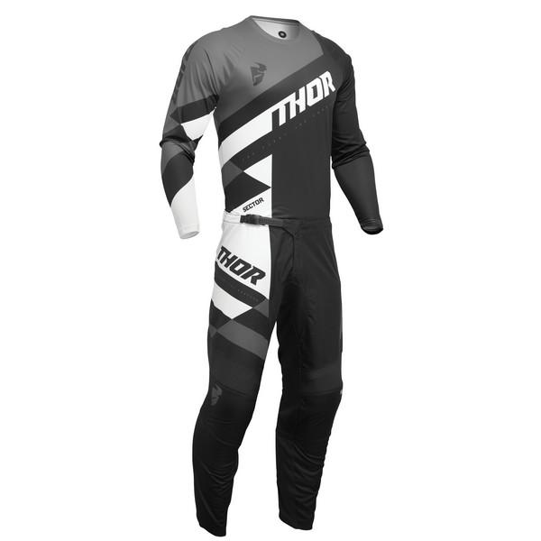 キッズ用 THOR SECTORは、コストパフォーマンスにも優れたモデル。[パンツ]・二重、三重のステッチで耐久性を確保。・アスレチックメッシュライナーで内側も快適。・アクティブなライディングポジションを取るために、　膝はカーブした構造にな...