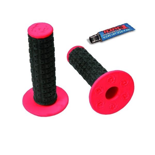 【発売日：2020年08月07日】耐久性・グリップ力に優れるKrayton素材からなるデュアルコンパウンドグリップ。キューブ状の突起を持ち、グリップ性能を確保しつつ、振動吸収性にも優れます。水等の侵入による空回りを防止するワイヤリング溝を設...