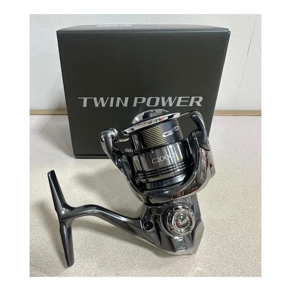 ※中古品です。購入後スペアリールに購入しましたが出番がありませんでした。傷などもなくとても綺麗な状態です。2025年6月製ほぼ未使用に近い状態で、回転フィーリングも抜群です。このクラスのリールをこの状態で手にできるチャンスはなかなかありませ...