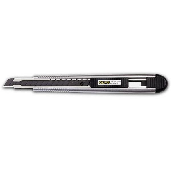 他商品にない、新方式のワンウェイロック機構を採用。使用時には刃がしっかりロックしますが、刃が出た状態で落とした場合は刃がホルダーに戻りやすい安心設計です。本体はデジタルカメラやノートパソコンなどにも使用されるシルバー塗装。また、ブレードホル...