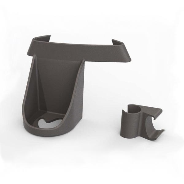 大切な杖をしっかりホールド。歩行器使用中に、杖を保持するためのホルダーです。歩行器本体の座席フレームに取り付けて杖をしっかりと掴むクリップと、前輪上方のメインフレームに取り付けて杖を支える受け皿との2つのパーツで構成されます。ご使用時は杖を...