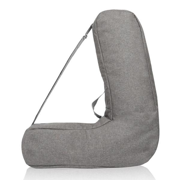 飛行機搭乗の際など乗り物に載せる時や、宅配便での輸送時にも。大切な歩行器をしっかり守る、中綿入りの搬送バッグです。カーボン・ウルトラライトにぴったりフィットした形状。持ち手と肩紐の両方が付いているので持ち運びも楽々。裏地付き。お手入れも簡単...