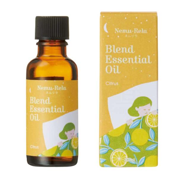 ベルガモットをはじめとした柑橘果実をベースに、プチグレインやホーリーフのほのかなグリーン調の香り。使用方法「傾け方」斜めに傾けると外側の穴からオイルが出ます。エッセンシャルオイル（精油）によっては固まるものもありますので、その場合は湯煎等で...