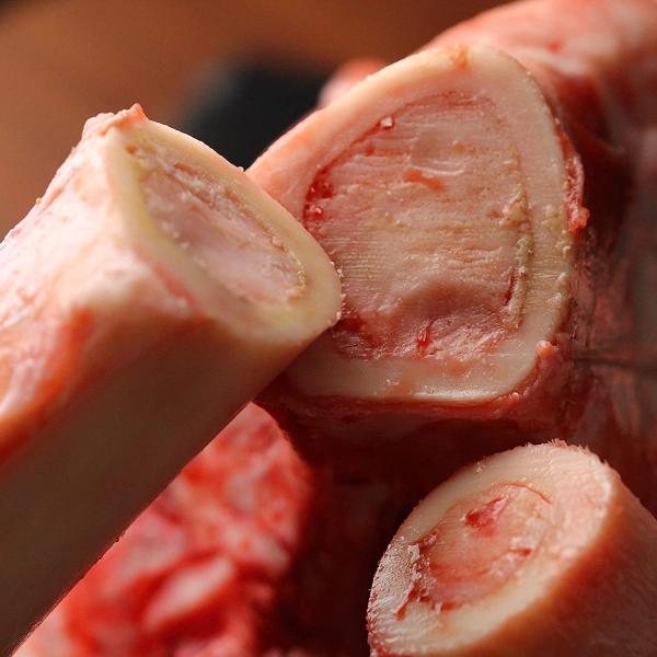 鶏ガラや豚骨などの出汁に飽きてしまった方に是非お勧めしたいのが、海外でポピュラーな牛の骨から取る出汁です。骨の中に含まれている骨髄も人気の部分ですので、一度挑戦してみてはいかがでしょうか？フランスで特に人気なのが、骨の出汁が要である「フォン...