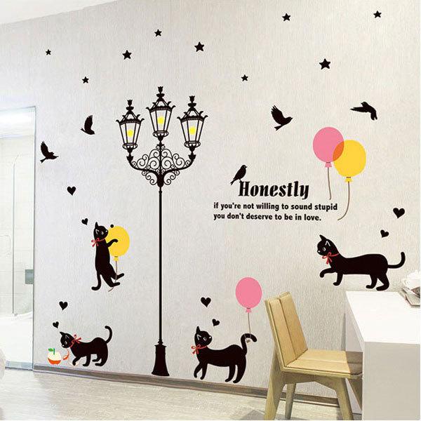 貼り方台紙から剥がしてはるだけなので、どなたでも簡単に楽しめます！貼りたい壁・場所を確認し、乾いた布で湿気や汚れを取り除きます。平らな白い壁に貼ってください、ドア・窓・インテリアなどにも貼る事ができます。その他、鏡やタイル部分、ユニットバス...