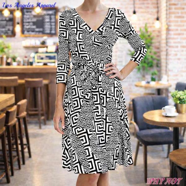 :::::: ロサンジェルス アパレル ::::::インポート from LA, USAUS 7分袖フレアワンピースウエストリボンカシュクールスタイルジバ●シー風模様ツルっとした手触りストレッチポリエステル素材参考：モデルは約170cm、S...