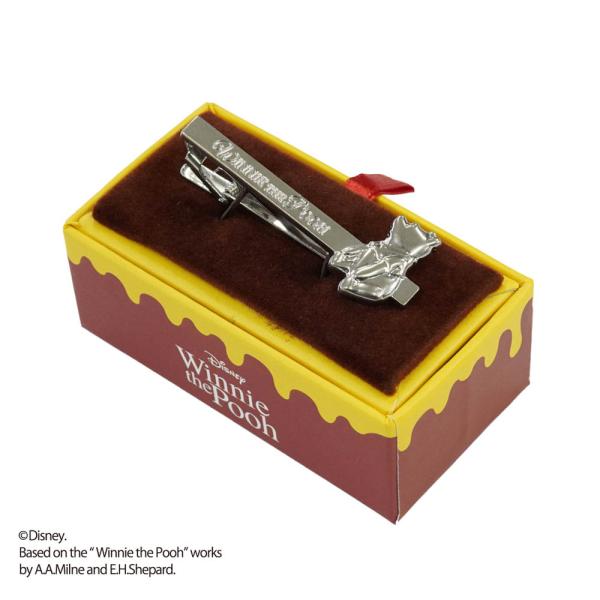 ☆Disney Character Design Tie Bar☆くまのプーさんが可愛らしく“ちょこん”とお座りした、遊び心あふれるネクタイバー。シンプルで上品なフォルムの中に、プーさんらしい温かみを感じられるデザインで、大人の装いにさりげ...