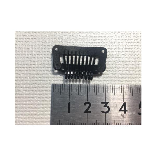 かつら ウィッグ カツラ プラスチックピン 樹脂製ピン 金属ではないプラスチック樹脂製のストッパーピンです。金属アレルギー、医療機関の検査時等の時に役立つストッパーピンです。カラーはブラックのみ。サイズは縦約2cm、横約3cm、9本爪タイプ...