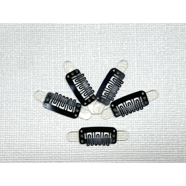 かつら ウィッグ カツラ　接着ストッパー ベロ付ピンストッパーピンの裏面全体に透明のベロが取り付けられています。ウィッグに装着する場合はストッパーピン両サイドのベロに両面テープをシールのように張りウィッグ本体に装着します。接着剤で固定も可能...