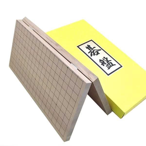 【商品概要】打ち心地の良い厚さのある人気の折碁盤 新桂(しんかつら)7号折碁盤サイズは正規の約42cm×46cm厚さ：7分（約20mm）重さ：約2.14kg折碁盤の材質は「新桂材」のみとなります。持ち運びが楽で、碁盤の厚みもあるので打ち心地...