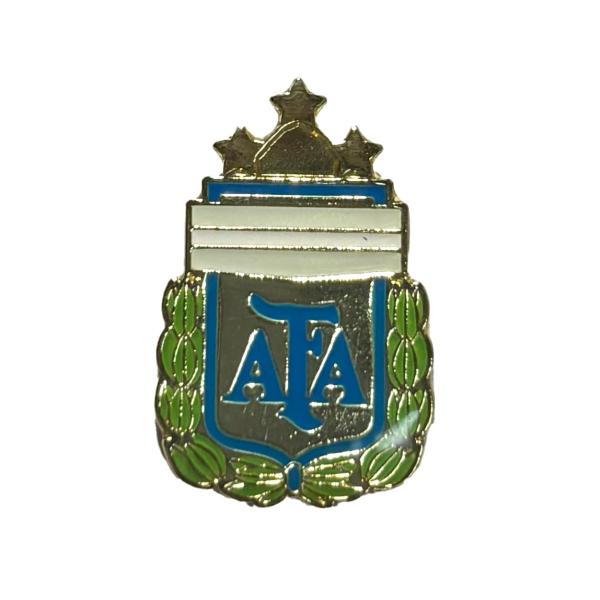 【商品概要】サイズ：2.8×1.8cm【商品説明】サッカーナショナルチームエンブレムピンバッジ。バタフライタイプのピンバッジです。【商品詳細】ブランド：FANS:ピンバッジ商品種別：おもちゃ商品名：アルゼンチン代表(3つ星) ピンバッジ [...