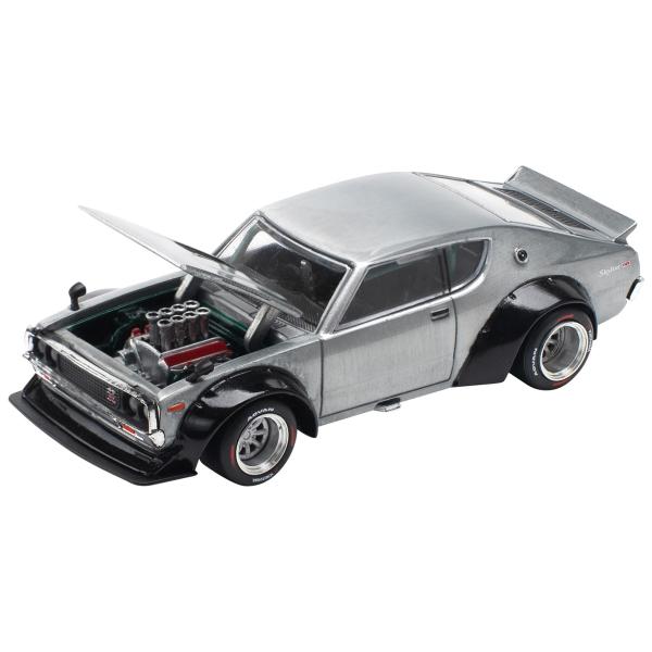 【商品概要】Pop Race x Enigmaのコラボレーションによる特別仕様「ケンメリ」スカイライン GT-R (KPGC110)」が、ブリスターバック仕様で登場!金属表面の質感を活かした輝きが特徴のボディに、リアルな造形のV8エンジンを...
