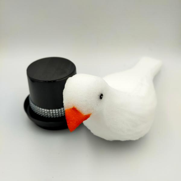 【商品概要】弊社オリジナルのマジック用スポンジ鳩を簡単に出現させることができるセットです。 「鳩出して」といわれたときはこれでOK。 スポンジ鳩単体でも販売しておりますが、こちらは特製のミニトップハットと手順がセットになったものになります。...