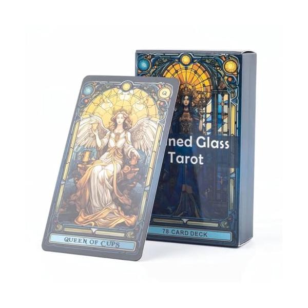【商品概要】【セット内容】 大アルカナ22枚 小アルカナ56枚 合計78枚カードサイズ 縦約10.4cm×横約6cm 箱サイズ 縦約10.5cm×横約6.2cm×厚み約2.5cm※日本語説明書は付属しておりませんステンドグラスを背景にした中...
