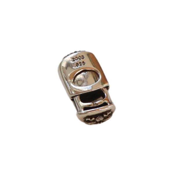 【商品概要】?【商品について】靴紐や三つ編み革紐のストッパーとして使用します。?【サイズ】縦：約25.5mm、横：約14.3mm、重さ：約8.8g☆多少の誤差はご了承ください。?【特徴】シルバー925刻印入りで、細部まで丁寧に施されたマーク...