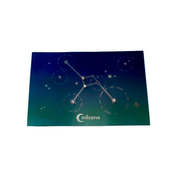 【商品概要】かに座の星の並びを映し取り水晶の天然石をあしらった、ポストカードサイズの守り絵【商品説明】星座と水晶が願いを結ぶ、蟹座の水晶守り絵。 まるで実際の星空のきらめきを閉じ込めたような、micaneオリジナルの神秘的なアイテムです。 ...