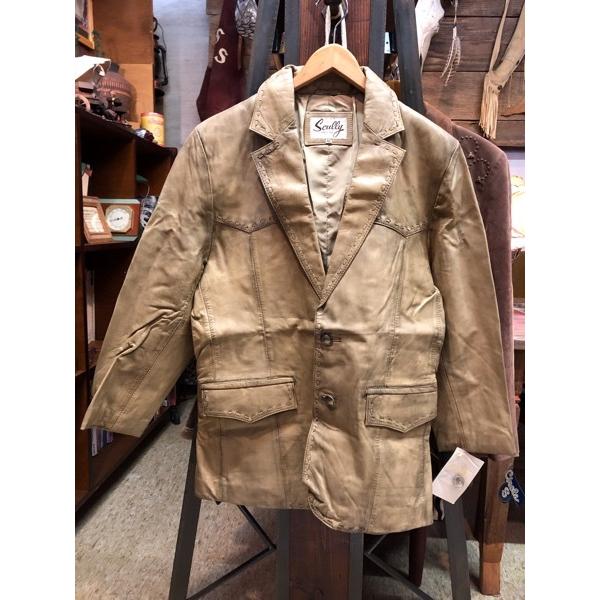 ★在庫品に限り半額で出品中★柔らかなレザー生地が心地いいジャケットです【ブランド】Scully/スカリー【カラー】　ベージュ【サイズ】40（日本サイズでは XL ぐらい）【サイズ詳細】　　　 着丈: 約78.5cm　 身幅: 約57cm　 ...