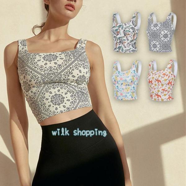 4200ホットヨガにおすすめ！おしゃれなプリント柄パッド付タンクトップ。柔らかなラインのスクエアネックがデコルテラインをキレイ見せ。バックネックもスクエアカット。幅広肩紐と揺れ防止デザインでしっかりとボディにフィット。ハイウエストのボトムス...