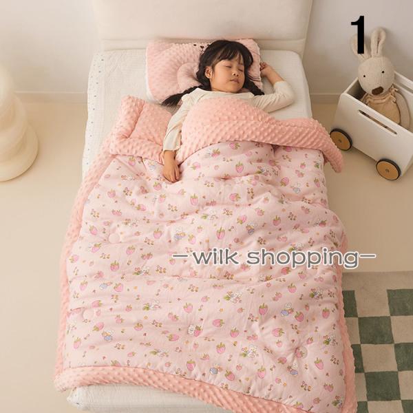 素材布団の生地：ポリエステル詰め物：中綿 （ポリエステル）サイズ120x150cm重さ：約1.35kg商品説明【寒い冬もぬくぬく、冬のあったか掛け布団】フランネル素材を採用軽くて暖かい、詰め物には空気をたっぷり含む中空構造のポリエステルを採...