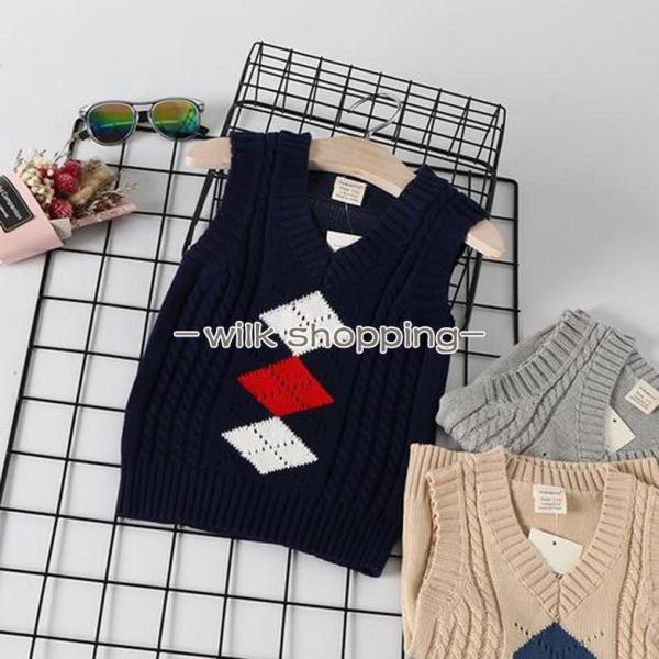アーガイルデザインとケーブル編みがおしゃれな、キッズ用ニットベストです。【素材について】綿混【カラーについて】生産ロットにより柄の出方や色の濃淡が多少異なる場合がございます。お使いのモニターや撮影時の光の加減などにより画像と実際の商品のカラ...