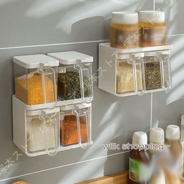 商品の説明サイズ：約93×73×93mm色：ホワイト材　　質：PP+ABS【A、C=1個専用ラック。B、D=2個専用ラック。C、D壁掛け可能。A、B壁掛け不可】製品の説明 名称：調味料ポット ワイドと専用ラック 小さじスプーン付 調味料がか...