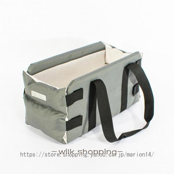 大切なペットちゃんとのお出かけを快適に楽しめましょう！◎サイズも丁度良くて、座り心地も良くて、車の移動があまり好きでない愛犬でも、気楽に乗って、心地よく座ります。◎ペットの安全座席は良好な保温性の機能を持っていて、ペットベッドとしても使えま...