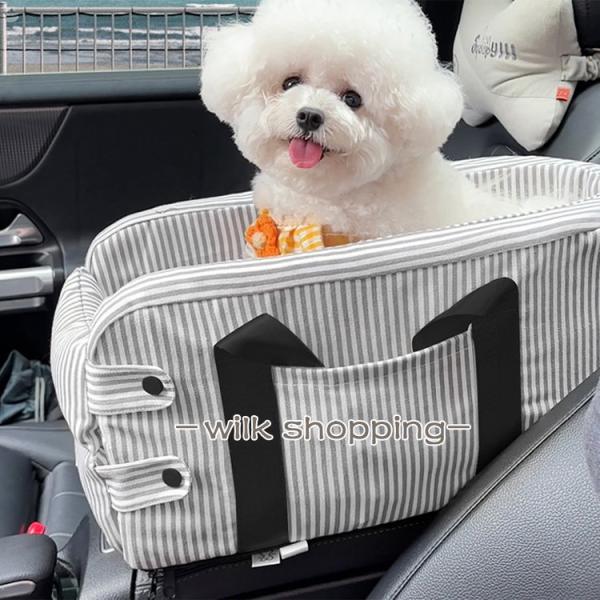 ドライブにも一緒にお出かけ！バッグ・ベッドの2WAY仕様です。車から移動の際は、持ち手をもって一緒に移動。疲れた時は簡易ベッドにも早変わり。■適用対象：小型犬、猫、小動物。■対応車種：全車種。セット内容：犬用ベッド*1。■兼用式ペットベッド...