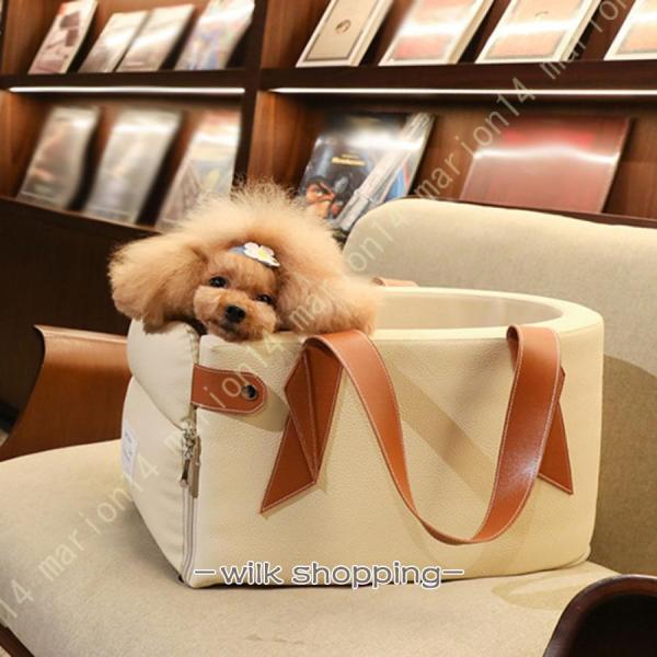 車の中に愛犬の安全な特等席を。 ふんわり心地よい車内用ベッドでたくさんお出かけしよう。オールシーズン使える素材感安心の安全設計飛び出しを防ぐリード付きです底面には滑り止め付き■犬、猫にもピッタリです。■サイズ：Sサイズ:44*24*22cm...