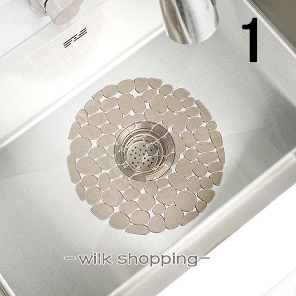 サイズ：素材：PVC食器やグラスを衝撃から守り、シンクの傷つきを防ぐシンクマットです。シリコンより丈夫なPVC製。水切れの良さと通気性を確保する穴の開いた形状、いつでも清潔にお使いいただけます。さらに野菜の皮などのゴミをまとめて捨てやすい、...