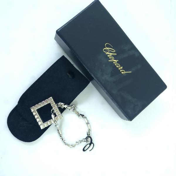 ■商品情報【管理番号】0101-37-Ze5775O【ブランド】Chopard/ショパール【アイテム】キーホルダー【対象】レディース【サイズ】?の部分：縦約2.4cm、横約2.4cm　ストラップの長さ：約17.3cm【付属品】箱あり（汚れあ...