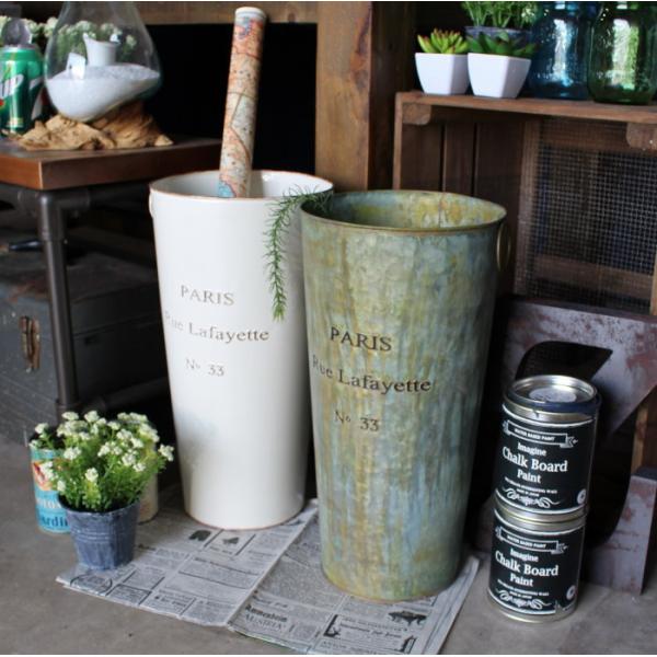 アンティークな風合いの塗装を施し味わいの有る雰囲気に仕上げたアンブレラスタンドです。ナチュラルなカラーで玄関に合わせやすいアイボリーと個性的でインパクトが有り存在感を放つグリーン。サイドにはリングが付き移動の際も便利です！フラワーポットでも...